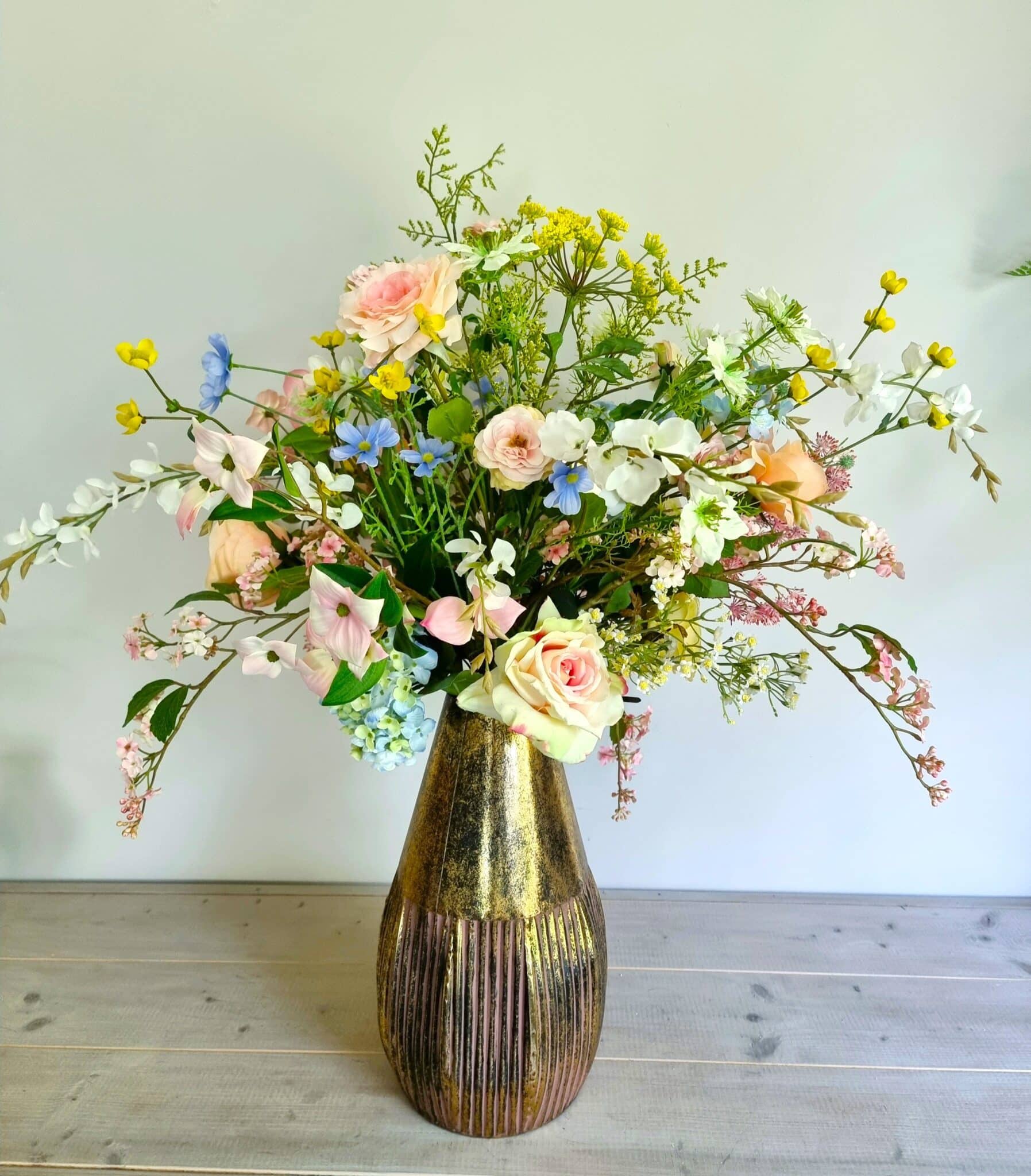 Bloemstuk Patricia 90 cm - Kunstbloemen en zijden bloemen webshop